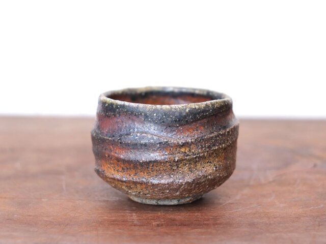 備前焼 ぐい呑み gi-043 | iichi 日々の暮らしを心地よくするハンドメイドやアンティークのマーケットプレイス