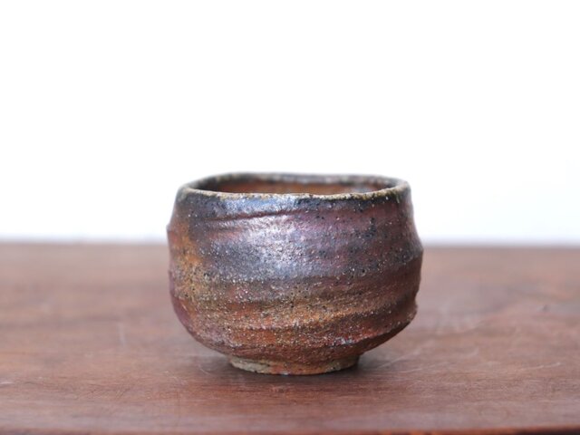 備前焼 ぐい呑み gi-043 | iichi 日々の暮らしを心地よくするハンドメイドやアンティークのマーケットプレイス