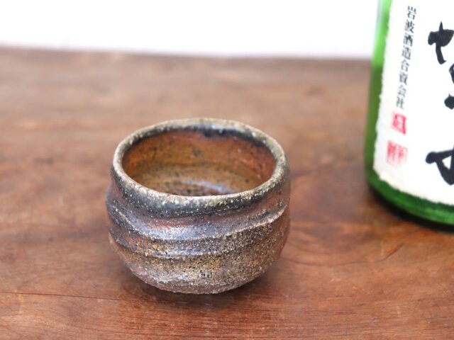 備前焼 ぐい呑み gi-043 | iichi 日々の暮らしを心地よくするハンドメイドやアンティークのマーケットプレイス
