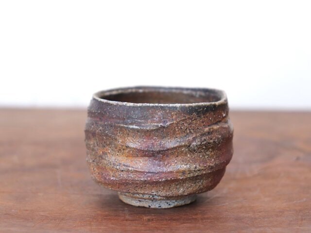備前焼 ぐい呑み gi-044 | iichi 日々の暮らしを心地よくするハンドメイドやアンティークのマーケットプレイス