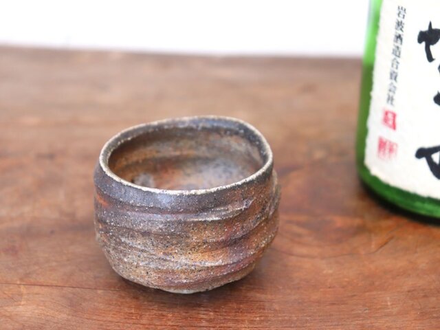備前焼 ぐい呑み gi-044 | iichi 日々の暮らしを心地よくするハンドメイドやアンティークのマーケットプレイス