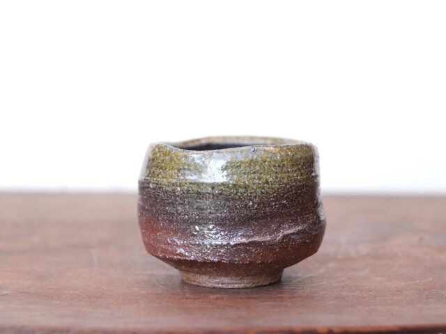 備前焼 ぐい呑み gi-046 | iichi 日々の暮らしを心地よくするハンドメイドやアンティークのマーケットプレイス