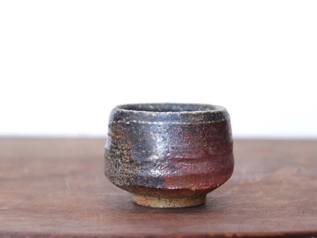 備前焼 ぐい呑み gi-047 | iichi 日々の暮らしを心地よくするハンドメイドやアンティークのマーケットプレイス