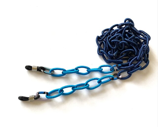 【⑤超軽 糸でできたチェーン(カプリブルー・ネイビー）の 抜けにくい！グラスコード】のコピー | iichi 日々の暮らしを心地よくするハンドメイドやアンティークのマーケットプレイス