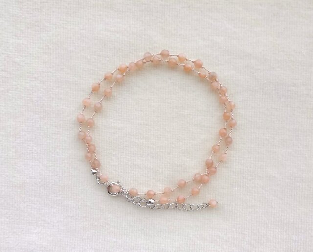 ＊天然石＊オレンジムーンストーン＆シルクコードのネックレス＊43cm~＊ | iichi 日々の暮らしを心地よくするハンドメイドやアンティークのマーケットプレイス