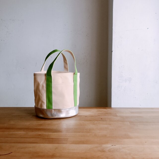 [SS]シルバーを使った気持ちの上がる帆布のバケツトート！ キナリ×キミドリ×シルバー | iichi 日々の暮らしを心地よくするハンドメイドやアンティークのマーケットプレイス