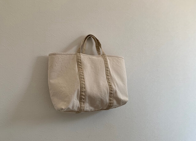 受注制作】帆布 BASIC TOTE(M) 生成り×アイボリー | iichi 日々の暮らしを心地よくするハンドメイドやアンティークのマーケットプレイス