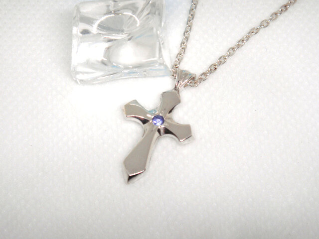 シルバーネックレス クロスinタンザナイト【凜ri-n】 | iichi 日々の暮らしを心地よくするハンドメイドやアンティークのマーケットプレイス