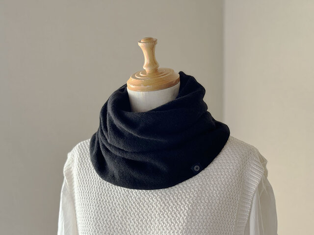 温度を纏う。純カシミヤねじりスヌード [Basic Design]ブラック | iichi 日々の暮らしを心地よくするハンドメイドやアンティークのマーケットプレイス