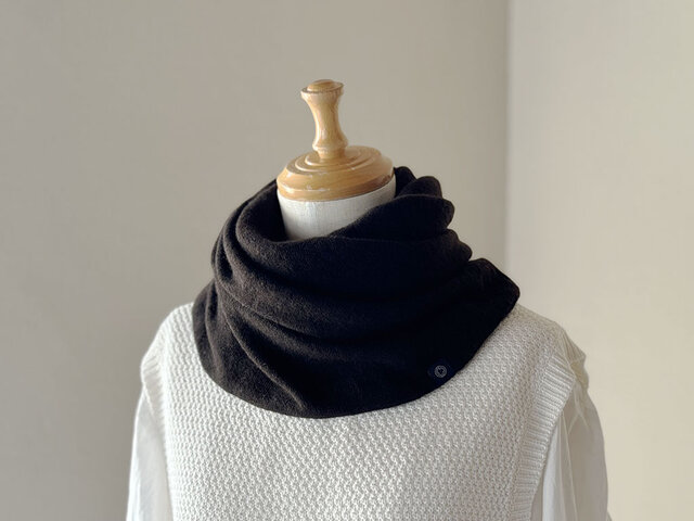 温度を纏う。純カシミヤねじりスヌード [Basic Design]Dブラウン | iichi 日々の暮らしを心地よくするハンドメイドやアンティークのマーケットプレイス