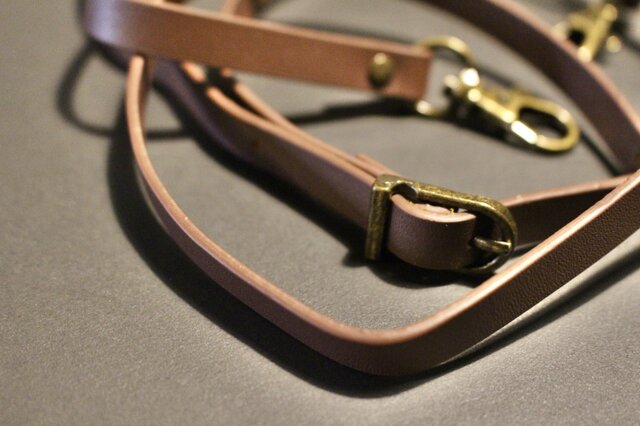 No.177 サロペットを履いた茶色のハリネズミ | iichi 日々の暮らしを心地よくするハンドメイドやアンティークのマーケットプレイス