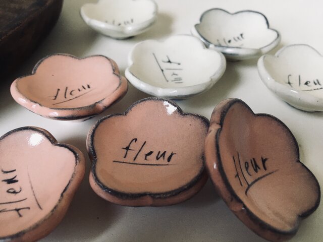 【fleur】箸置き3個セット | iichi 日々の暮らしを心地よくするハンドメイドやアンティークのマーケットプレイス