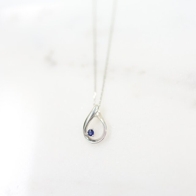 王女の涙 Pt900ネックレス サファイア | iichi 日々の暮らしを心地よくするハンドメイドやアンティークのマーケットプレイス