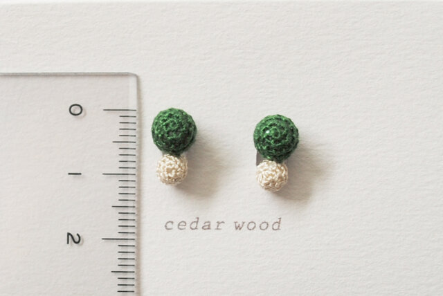 cedar wood シダーウッド イヤリング | iichi 日々の暮らしを心地よくするハンドメイドやアンティークのマーケットプレイス