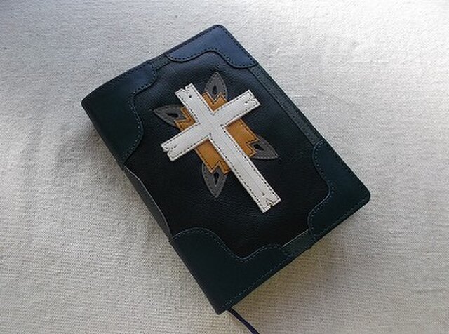 文庫サイズブックカバー レザーパッチワーク | iichi 日々の暮らしを心地よくするハンドメイドやアンティークのマーケットプレイス