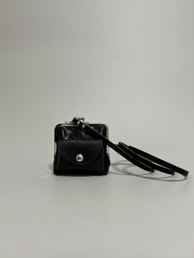 姫路レザーminiがま口ポシェット 黒 カード入れ 外ポッケ付き 名刺入れ 革財布 サコッシュ ポーチ | iichi 日々の暮らしを心地よくするハンドメイドやアンティークのマーケットプレイス