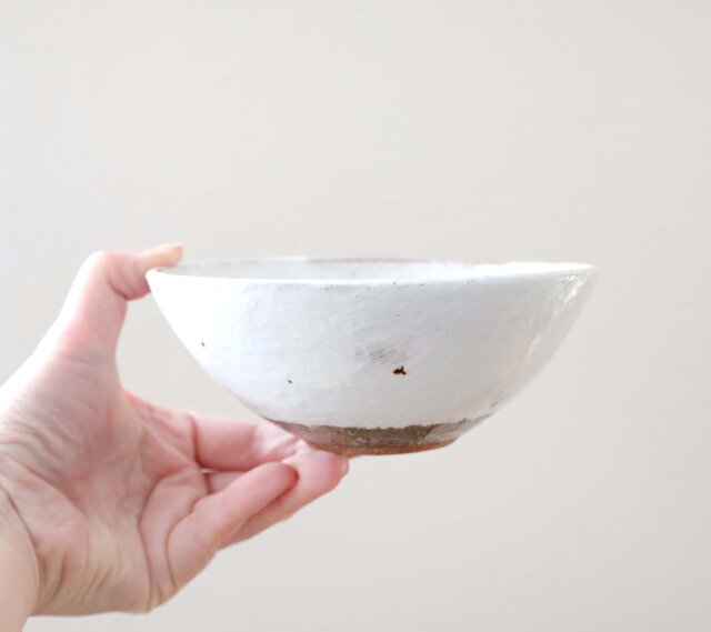 粉引の大きめ飯碗 小どんぶりとしても | iichi 日々の暮らしを心地よくするハンドメイドやアンティークのマーケットプレイス