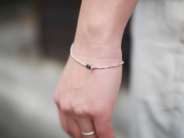 -Black diamond- silver bracelet | iichi 日々の暮らしを心地よくするハンドメイドやアンティークのマーケットプレイス
