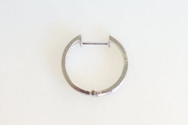 18kホワイトゴールド片耳ピアス | iichi 日々の暮らしを心地よくするハンドメイドやアンティークのマーケットプレイス