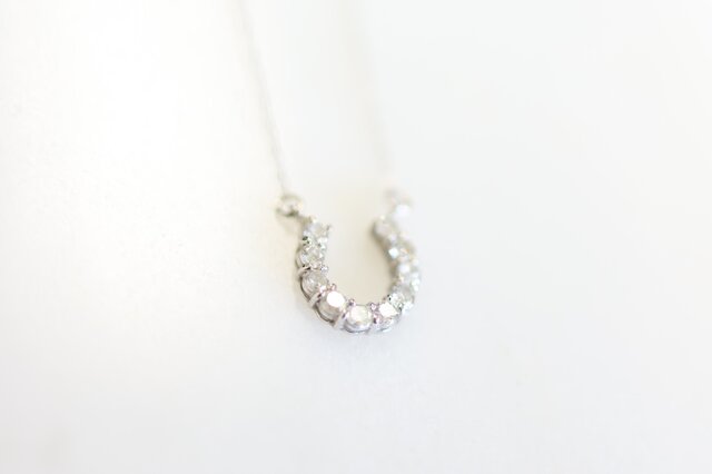 18kホワイトゴールドホースシューネックレス | iichi 日々の暮らしを心地よくするハンドメイドやアンティークのマーケットプレイス