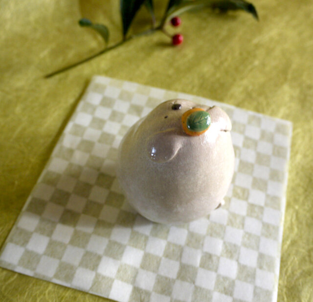 ワンコの鏡餅風置物・再販05 | iichi 日々の暮らしを心地よくするハンドメイドやアンティークのマーケットプレイス