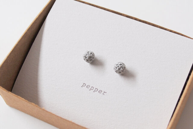 pepper ペッパー 胡椒 ピアス | iichi 日々の暮らしを心地よくするハンドメイドやアンティークのマーケットプレイス