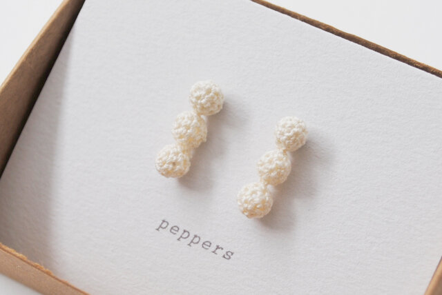 peppers white ピアス | iichi 日々の暮らしを心地よくするハンドメイドやアンティークのマーケットプレイス
