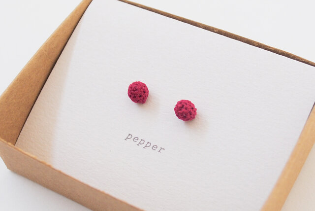 pink pepper ピンクペッパー 胡椒 ピアス | iichi 日々の暮らしを心地よくするハンドメイドやアンティークのマーケットプレイス