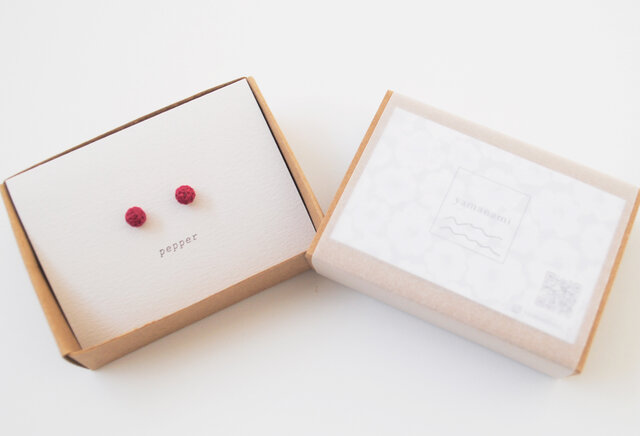 pink pepper ピンクペッパー 胡椒 ピアス | iichi 日々の暮らしを心地よくするハンドメイドやアンティークのマーケットプレイス