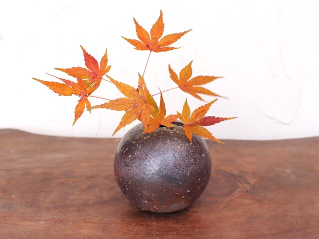 備前焼 一輪差し(たま) h2-117 | iichi 日々の暮らしを心地よくするハンドメイドやアンティークのマーケットプレイス