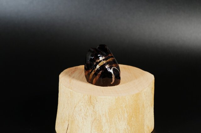 Makie Maneki Neko-Blak Cat 007 (蒔絵 招き猫 黒猫) | iichi 日々の暮らしを心地よくするハンドメイドやアンティークのマーケットプレイス