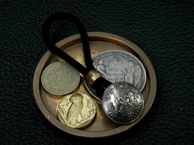 ＃H191 UK Coin Hair Elastic | iichi 日々の暮らしを心地よくするハンドメイドやアンティークのマーケットプレイス