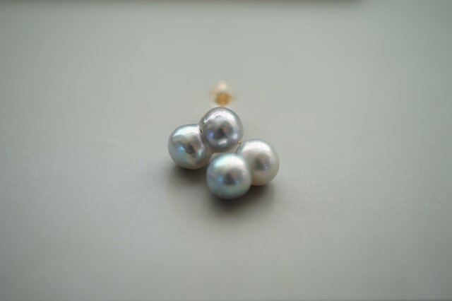 【drop】K18 あこや双子ピアス（ブルーグレー） | iichi 日々の暮らしを心地よくするハンドメイドやアンティークのマーケットプレイス