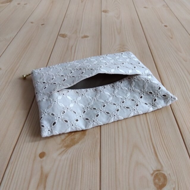 大きめティッシュポーチ 刺繍レース フラット 16cm 内ポケット ベージュ 958 | iichi 日々の暮らしを心地よくするハンドメイドやアンティークのマーケットプレイス