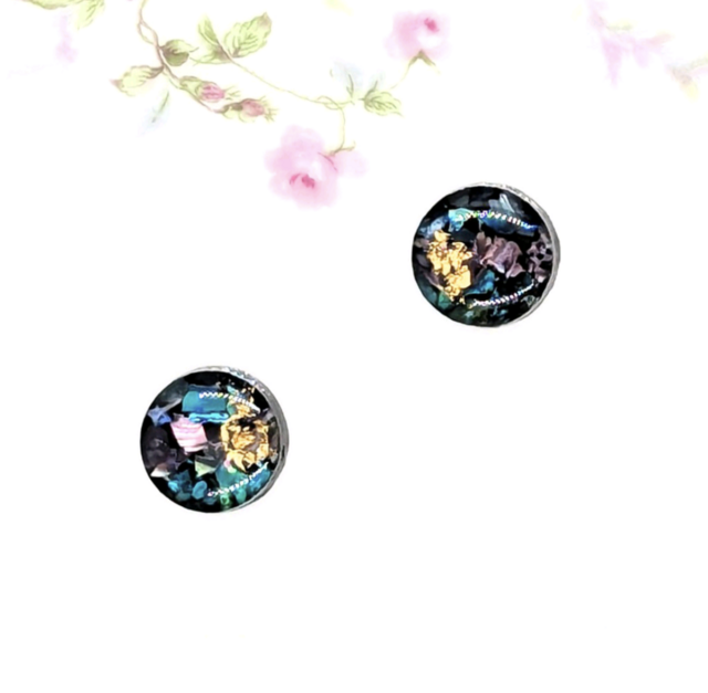 24K金箔とブルー、ピンク、マーブル螺鈿と黒漆のラウンドピアスイヤリング【2080】 | iichi 日々の暮らしを心地よくするハンドメイドやアンティークのマーケットプレイス