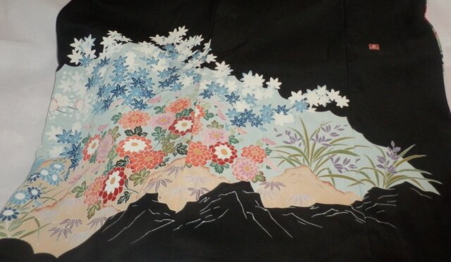 留袖リメイク★牡丹・梅・鴛鴦が素敵な留袖ワンピース★ハンドメイド・ゆったりサイズ | iichi 日々の暮らしを心地よくするハンドメイドやアンティークのマーケットプレイス