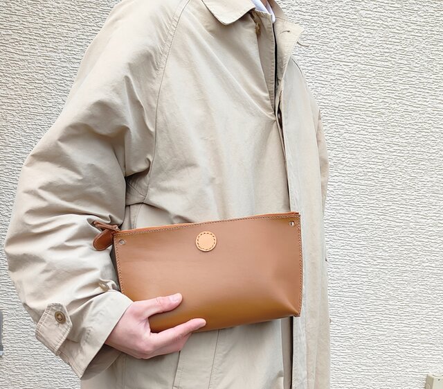 ちょっぴり個性的☆TDショルダーバッグ（2way/クラッチ/姫路レザー/メンズ/レディース/タッセル）ライトブラウン | iichi 日々の暮らしを心地よくするハンドメイドやアンティークの ...