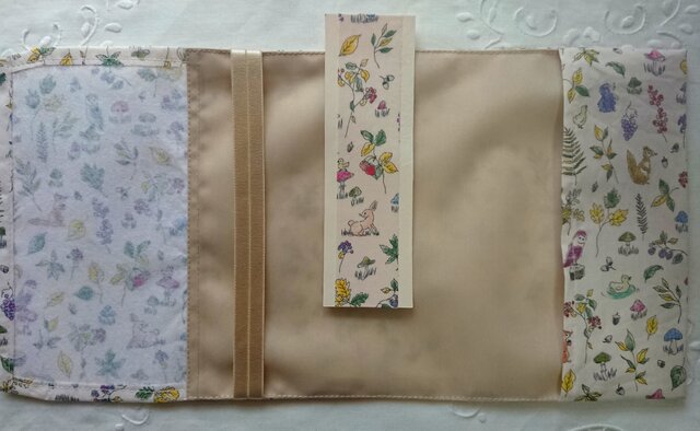 リバティプリント 文庫用 (Sana) | iichi 日々の暮らしを心地よくするハンドメイドやアンティークのマーケットプレイス