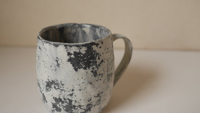 白化粧マグ240ml【60】 | iichi 日々の暮らしを心地よくするハンドメイドやアンティークのマーケットプレイス