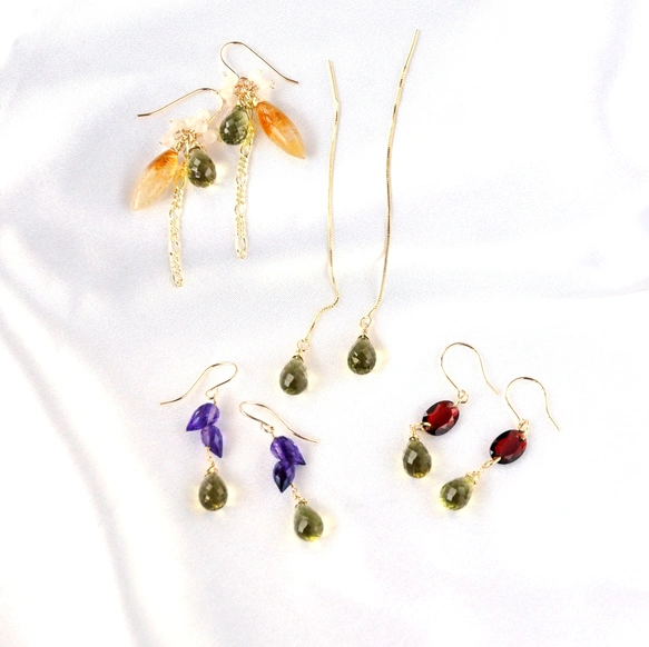 「Rose & Green ダブルフォールピアス」〜オリーブクォーツxレッドガーネットピアス | iichi 日々の暮らしを心地よくするハンドメイドやアンティークのマーケットプレイス