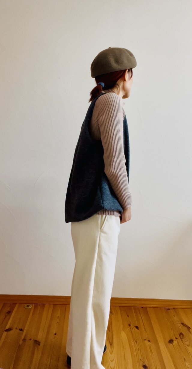 後ろボタンのウールベスト | iichi 日々の暮らしを心地よくするハンドメイドやアンティークのマーケットプレイス