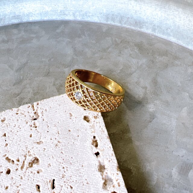 RA78-【 AVON 】エイボン・ヴィンテージリング 1978 Gold Tone Lattice Lace Filigree | iichi 日々の暮らしを心地よくするハンドメイドや ...