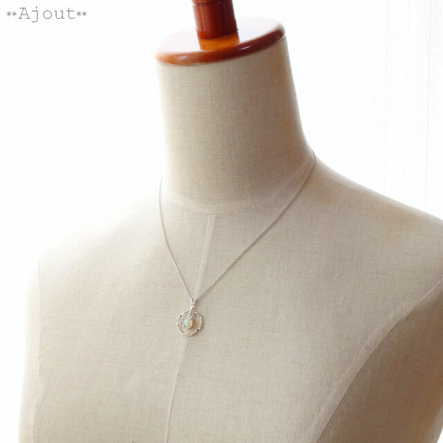 ウェロオパールのネックレス《N-298》 | iichi 日々の暮らしを心地よくするハンドメイドやアンティークのマーケットプレイス