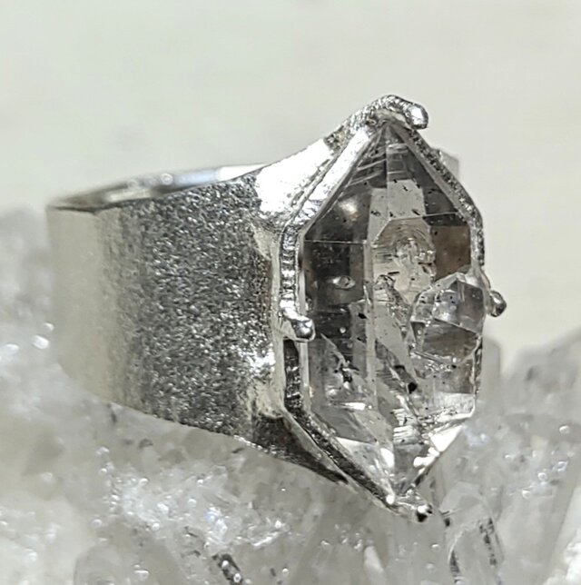太古の水＊water in herkimer 925 ring | iichi 日々の暮らしを心地よくするハンドメイドやアンティークのマーケットプレイス