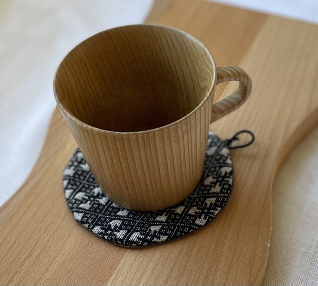 ⌘こぎん刺しコースター⌘ | iichi 日々の暮らしを心地よくするハンドメイドやアンティークのマーケットプレイス