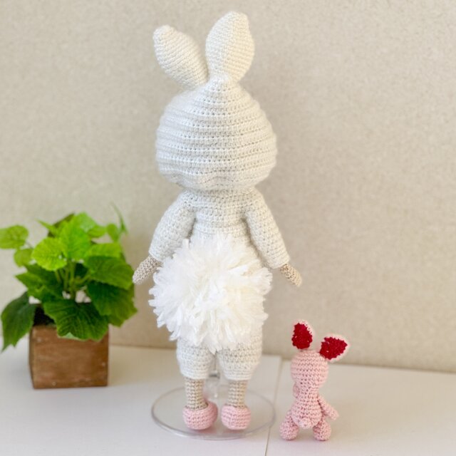 あみぐるみ・女の子 白うさぎちゃん 着せ替え | iichi 日々の暮らしを心地よくするハンドメイドやアンティークのマーケットプレイス