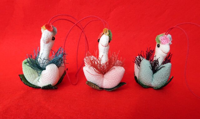 可愛い蛇のストラップ ＃1 | iichi 日々の暮らしを心地よくするハンドメイドやアンティークのマーケットプレイス