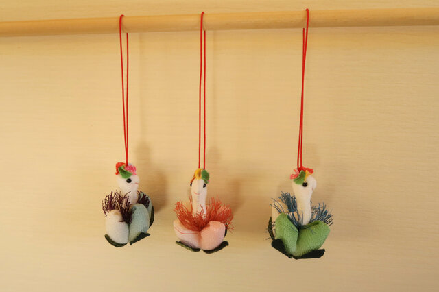 可愛い蛇のストラップ ＃3 | iichi 日々の暮らしを心地よくするハンドメイドやアンティークのマーケットプレイス