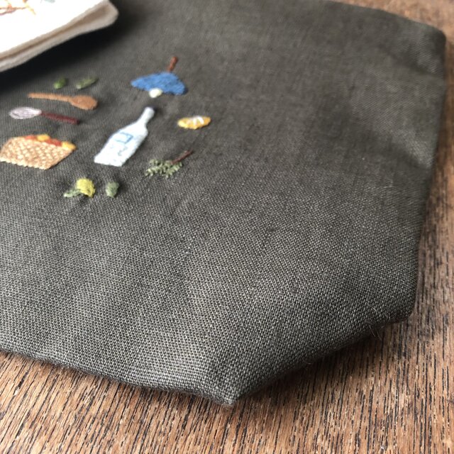 手刺繍マチ付きポーチとダブルガーゼハンカチのセット | iichi 日々の暮らしを心地よくするハンドメイドやアンティークのマーケットプレイス