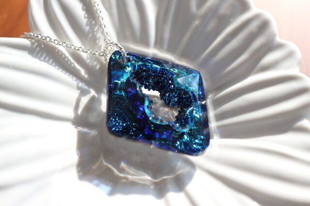 バミューダブルーの洞窟ネックレス sterling silver | iichi 日々の暮らしを心地よくするハンドメイドやアンティークのマーケットプレイス